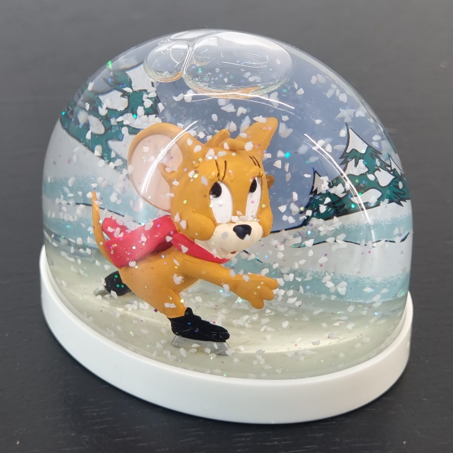 Vintage Jerry Mouse snowglobe – Ice skating - Demons & Merveilles